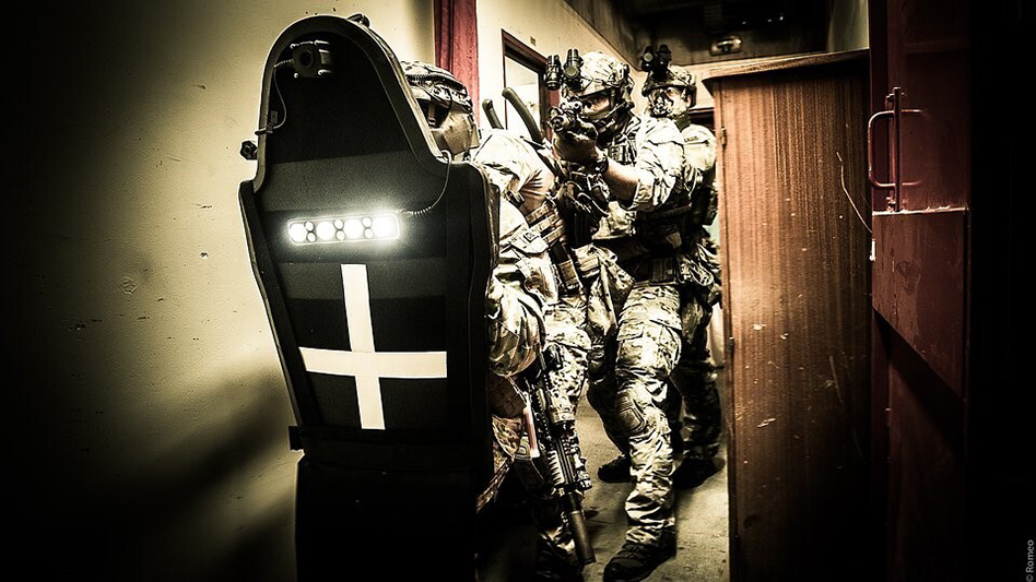 Integris Composites' customizable ballistic shields and vests - Defense ...